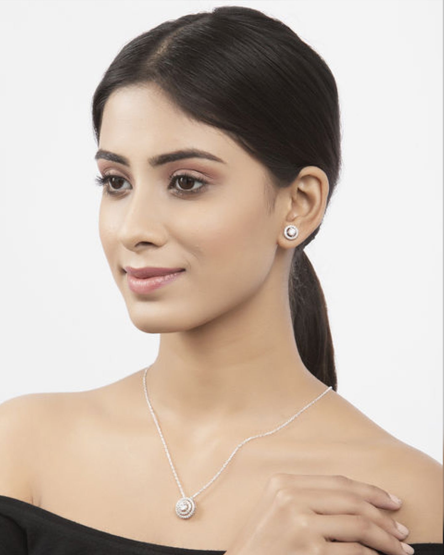 Minimalist Jewelry Collection – TIARA JEWELS